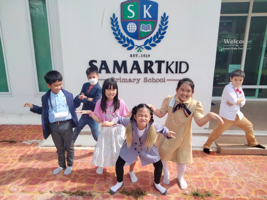 Friday Fun: Formal day – SAMARTKID School Lopburi