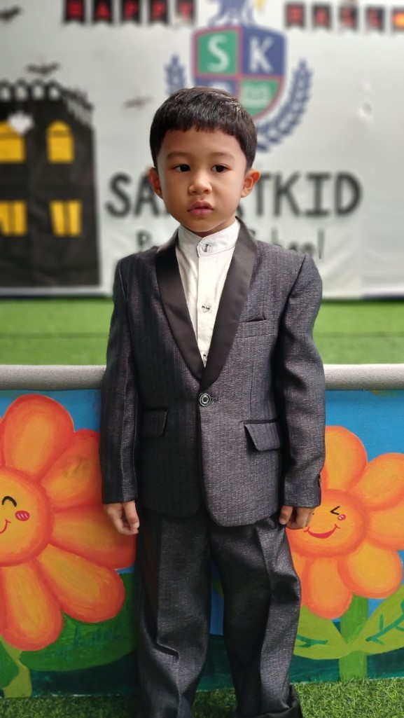Friday Fun: Formal day – SAMARTKID School Lopburi